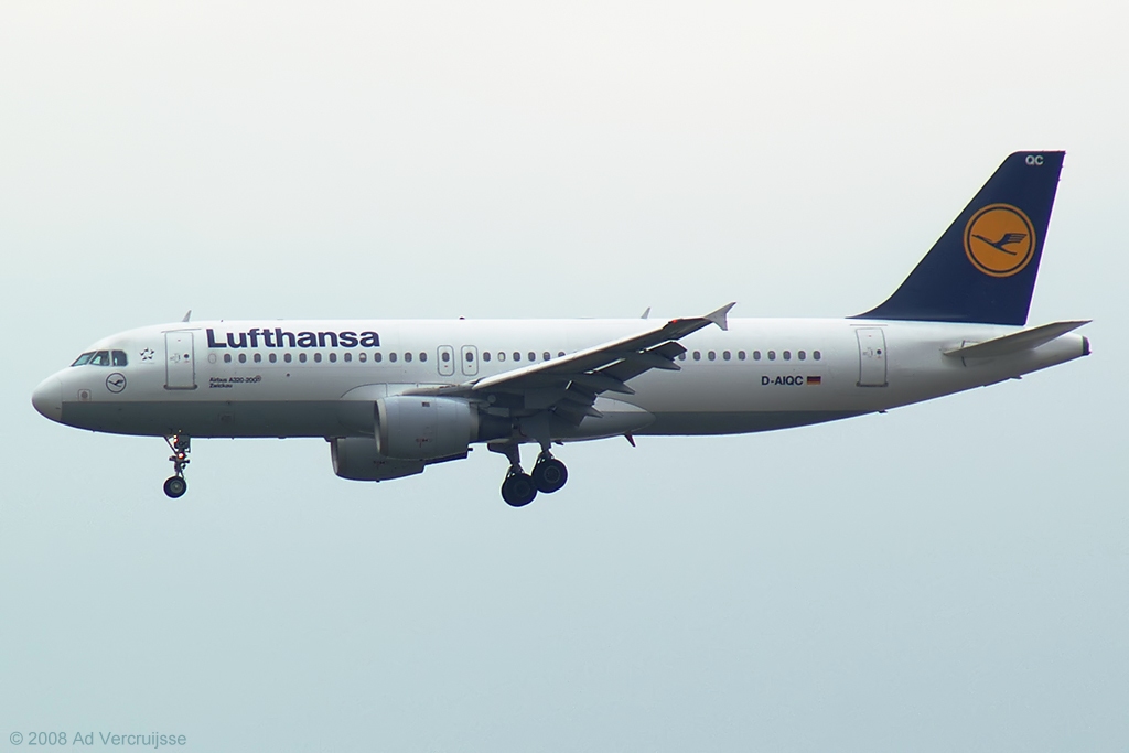 Airbus A-320 photos