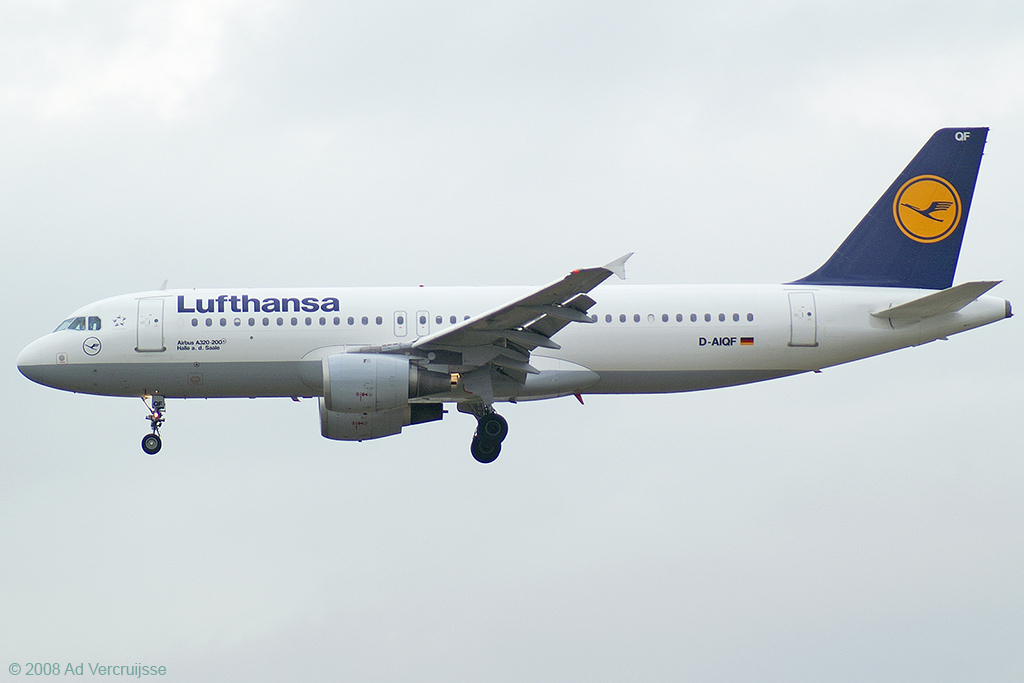 Airbus A-320 photos