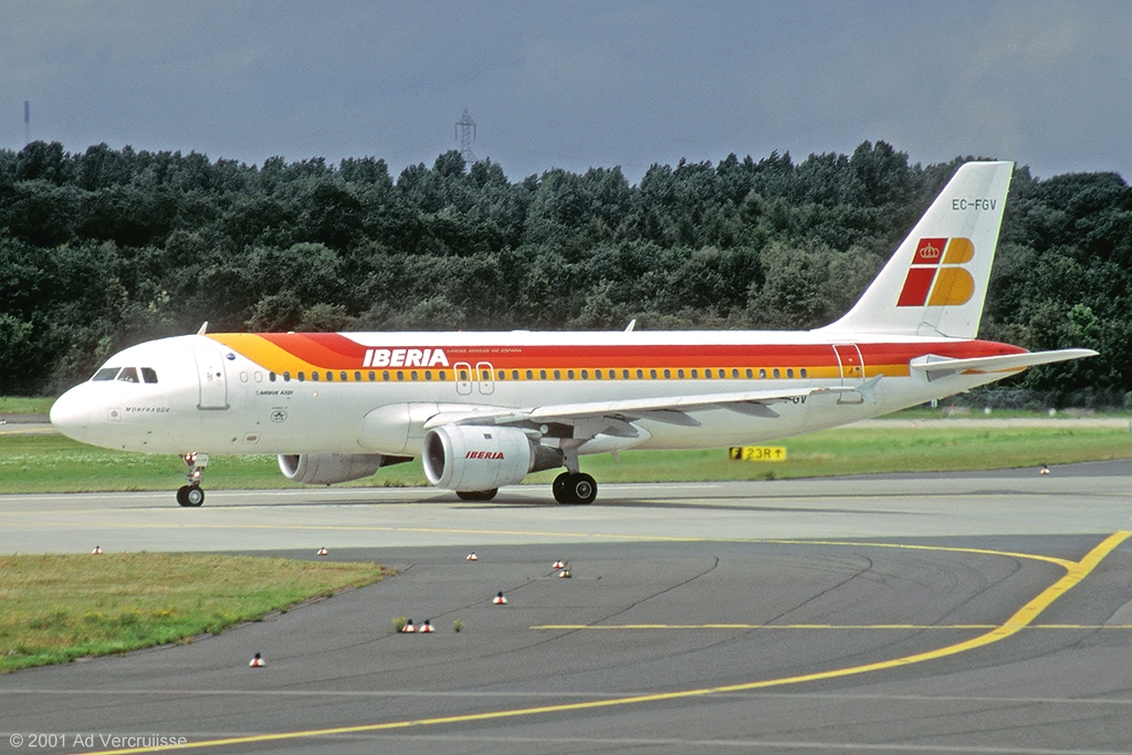 Airbus A-320 photos