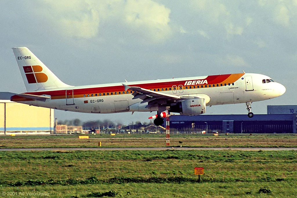 Airbus A-320 photos