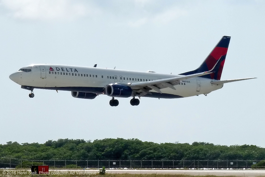 Boeing 737-900 photos