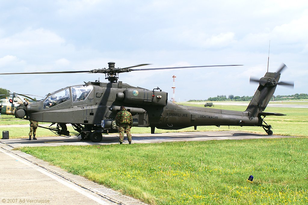 Hughes & Boeing H-64 Apache photos