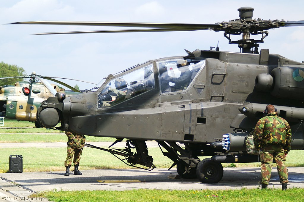 Hughes & Boeing H-64 Apache photos