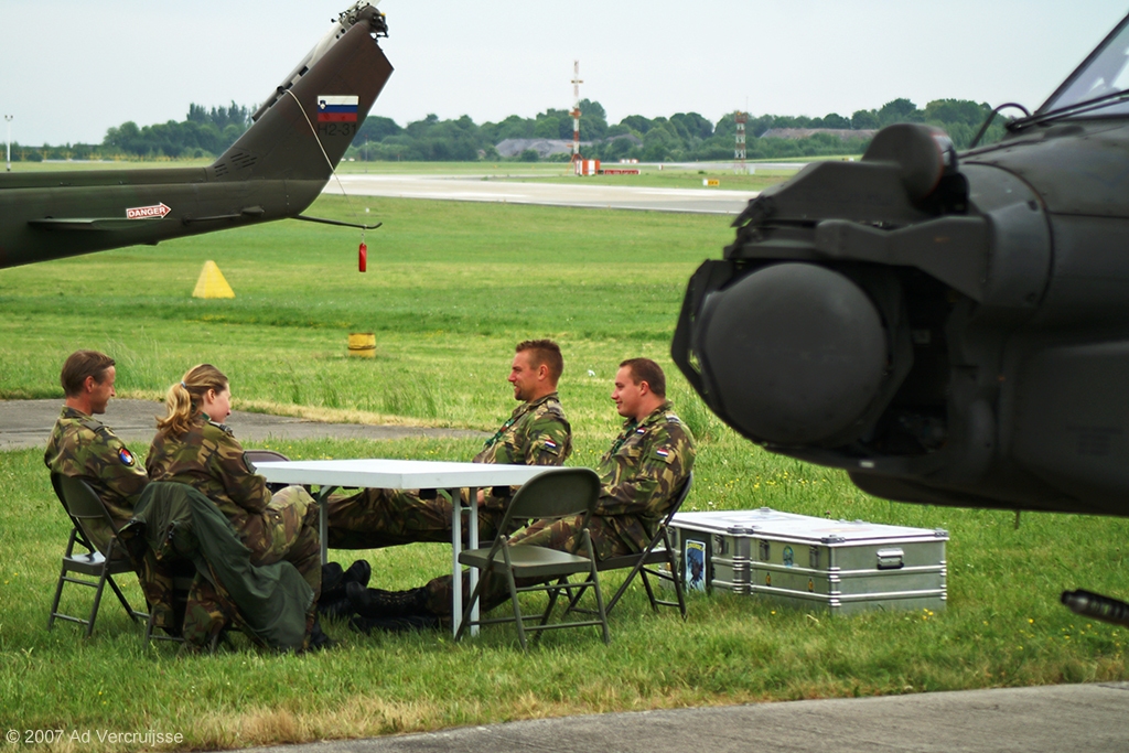 Hughes & Boeing H-64 Apache photos